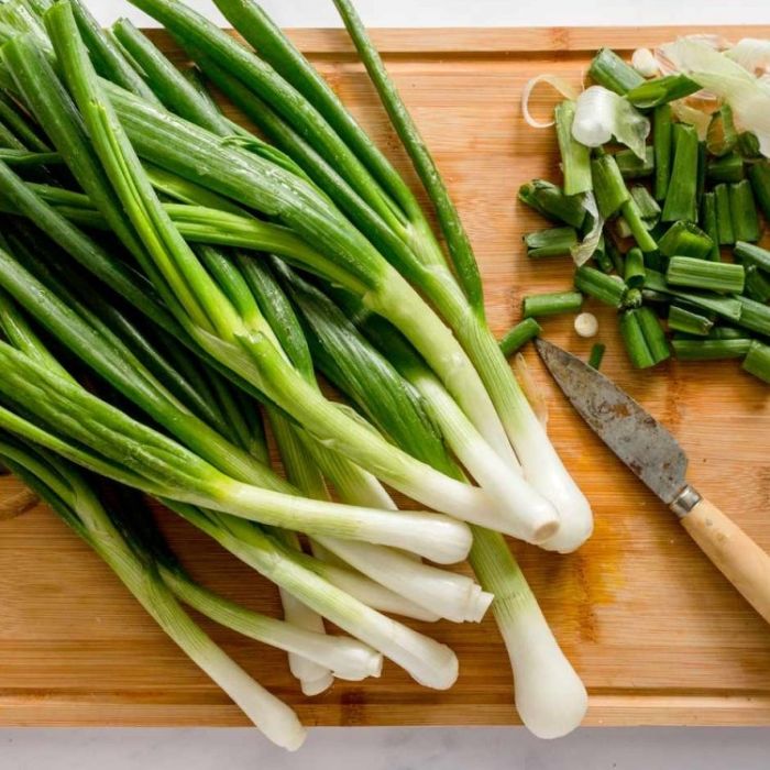 Spring Onions 'White Lisbon' - Pack of TWELVE Plants