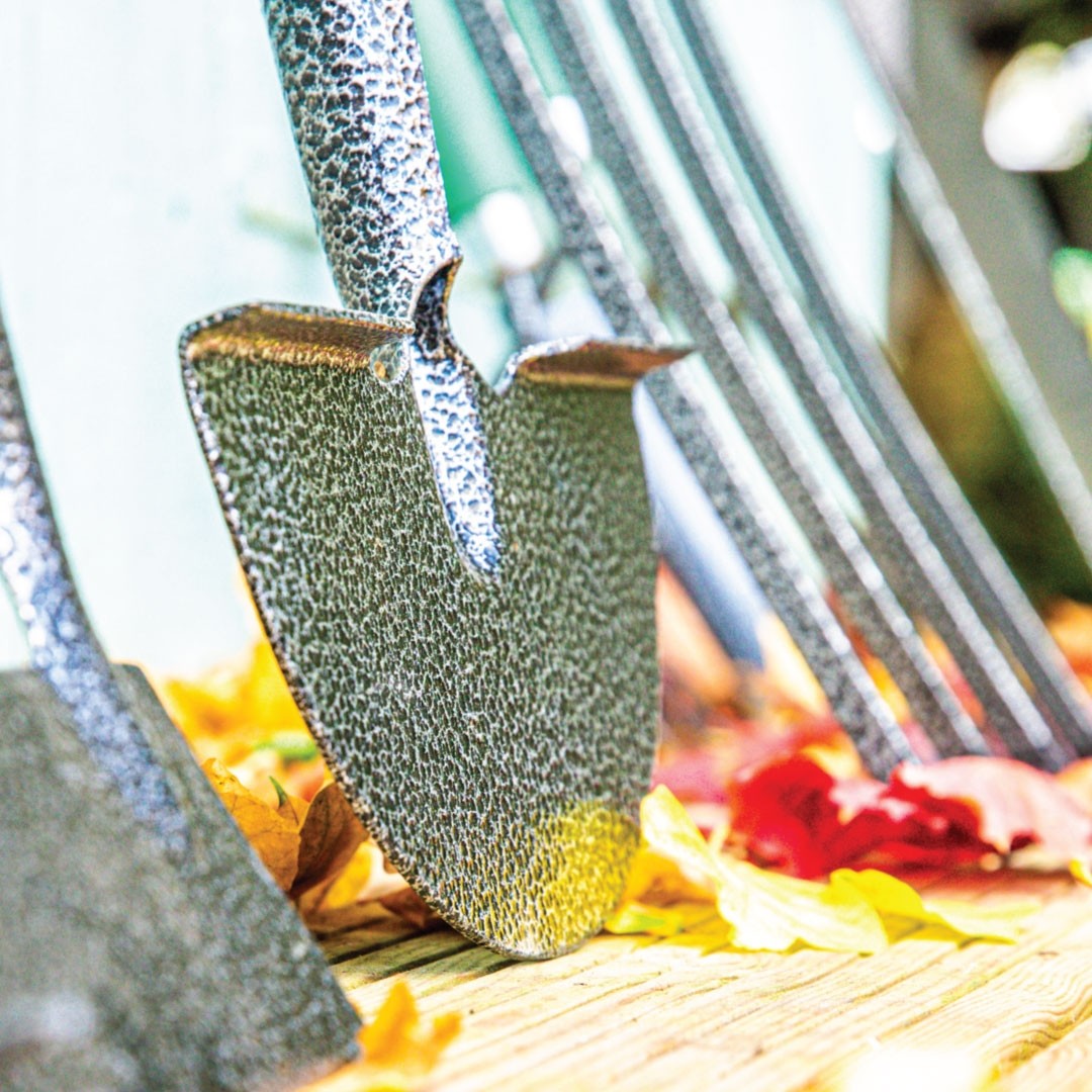 Green & Grey Carbon Steel Garden Long Handled Half Moon Lawn Edging iron